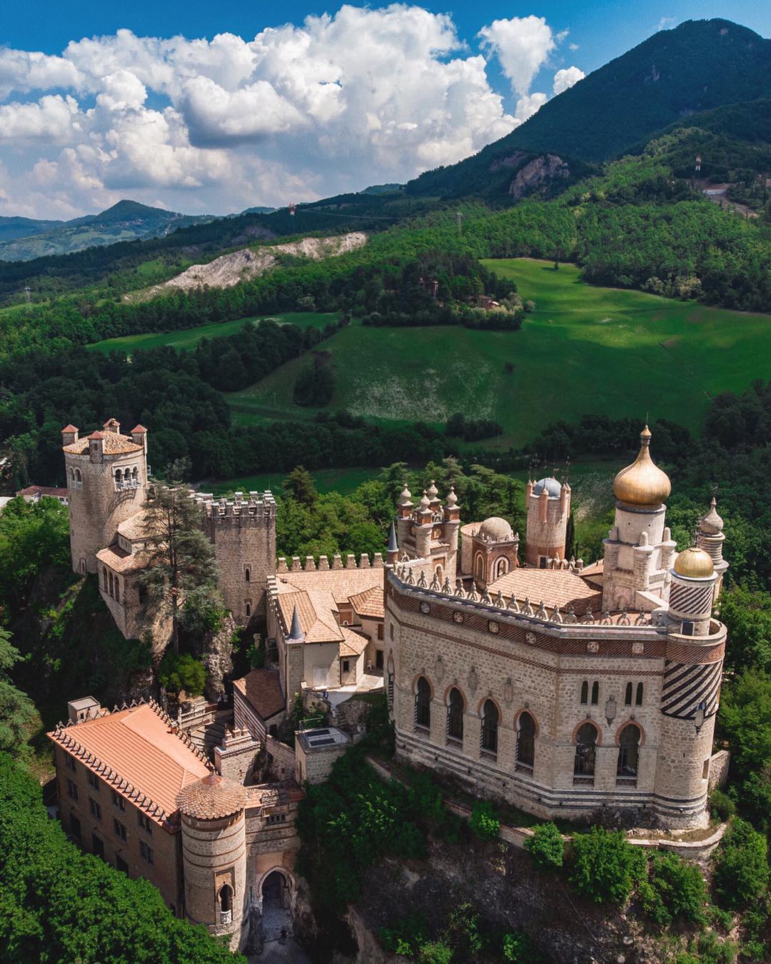 Rocchetta Mattei, un gioiello moresco immerso nell'Appennino bolognese ...